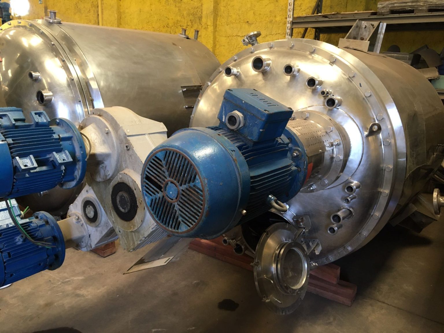 Reator 3.500 litros 3 agitações encamisado com serpentina – Cabreaço ...